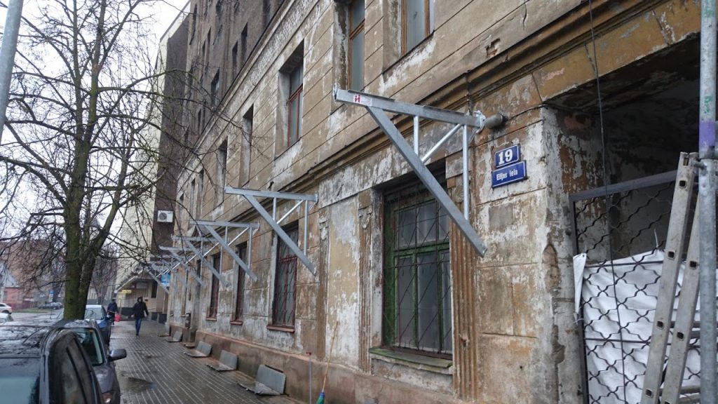Konsoliniai (pakabinami) pastoliai » UAB "ES BALTIC"